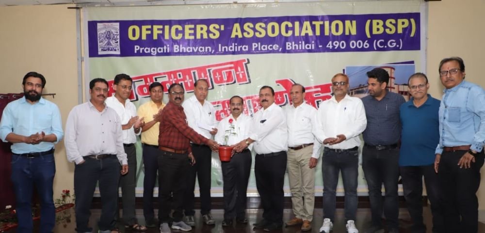 BSP के CGM से मैनेजर तक रिटायर्ड, आफिसर्स एसोसिएशन ने दी खास विदाई ...